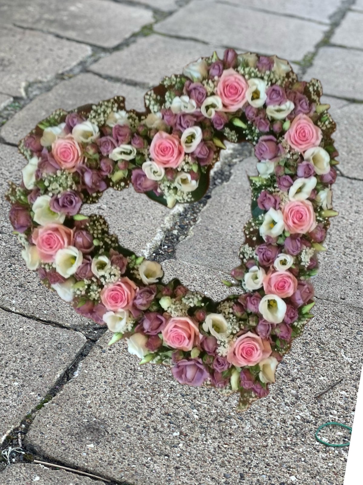 HVIDT/ROSA OASIS HJERTE - Oasis hjerte - Rokoko Blomster v/Charlott Strauss